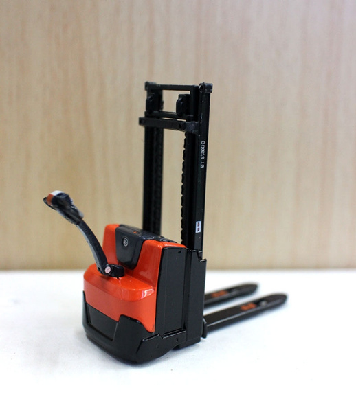 ROS 1:24 BT Staxio Diecast Forklift Warehouse Electric Stacker Vehicles ...