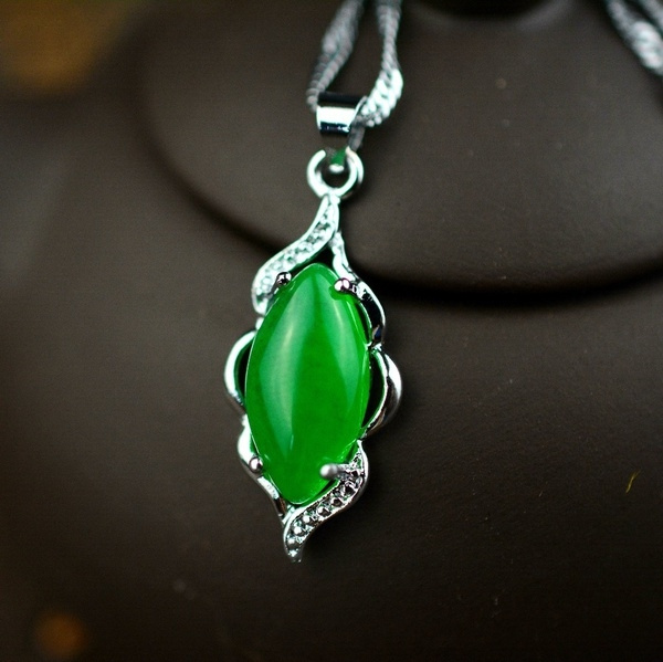 Fashion Jade Pendant Jade Inlaid Oval Malay Jade Pendant Jewelry Alloy ...