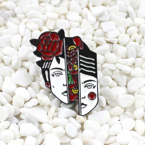 Wearing a red rose Lady face Dislocation Intermediate flower ...