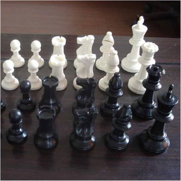 Chess Pieces Plastic Set King Chess Set Black White Chess Pieces ...