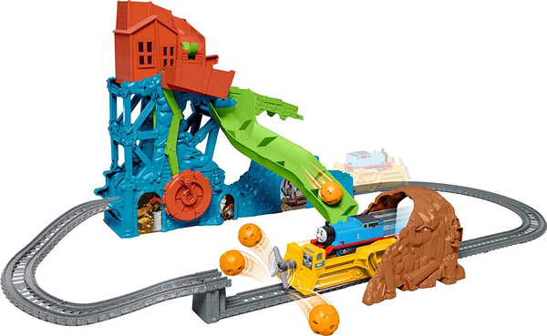 Thomas and Friends TrackMaster track set with motorized Thomas engine ...