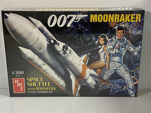 James Bond 007 Moonraker Space Shuttle with Boosters 1:200 Model Kit ...