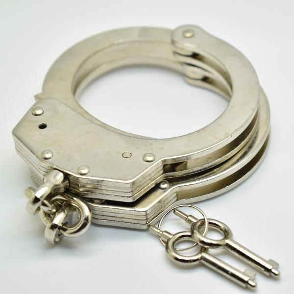 Toy handcuffs Chrome-Nickel Plated Steel Handcuffs Couples Use 2 Keys ...
