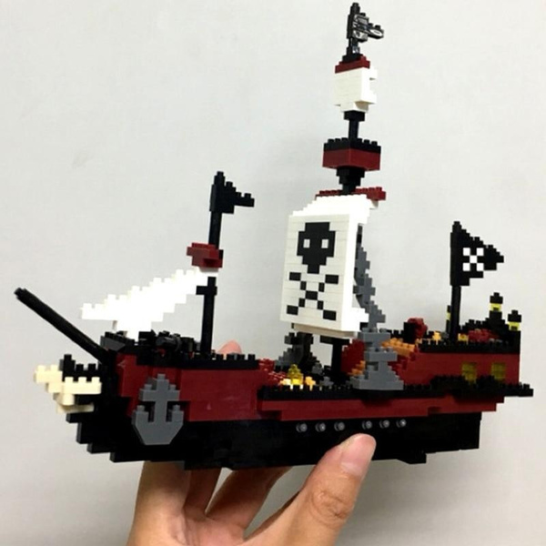 Caribbean Pirate Ship Skull Flag Sailer Attack Boat Model Mini Diamond ...
