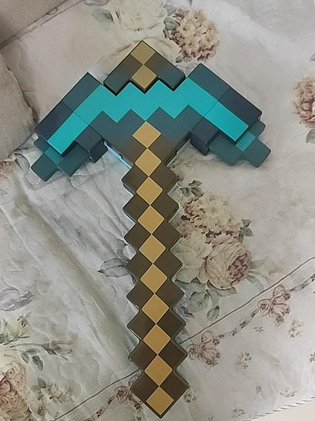 Minecraft Transforming 2-in-1 Sword & Pickaxe Toy - Buildable Weapon ...
